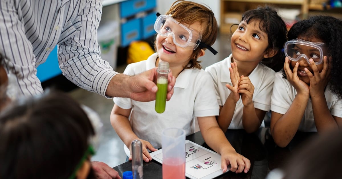 Aprender fazendo (learn by doing) é botar a mão na massa
